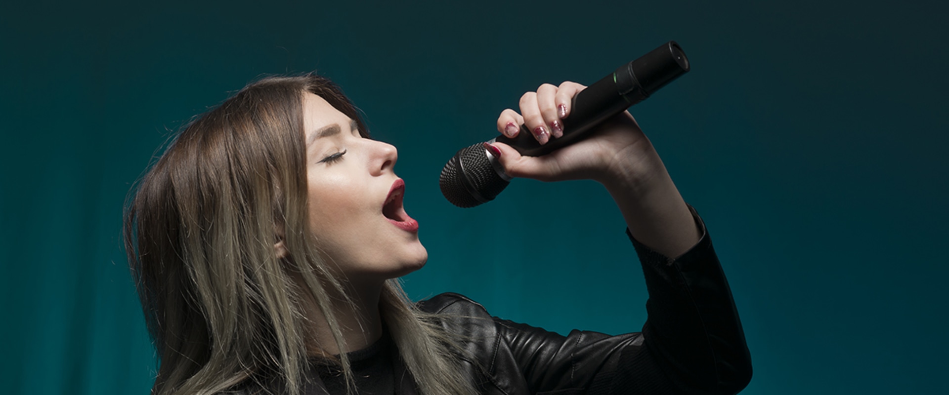 Can anyone take singing lessons?